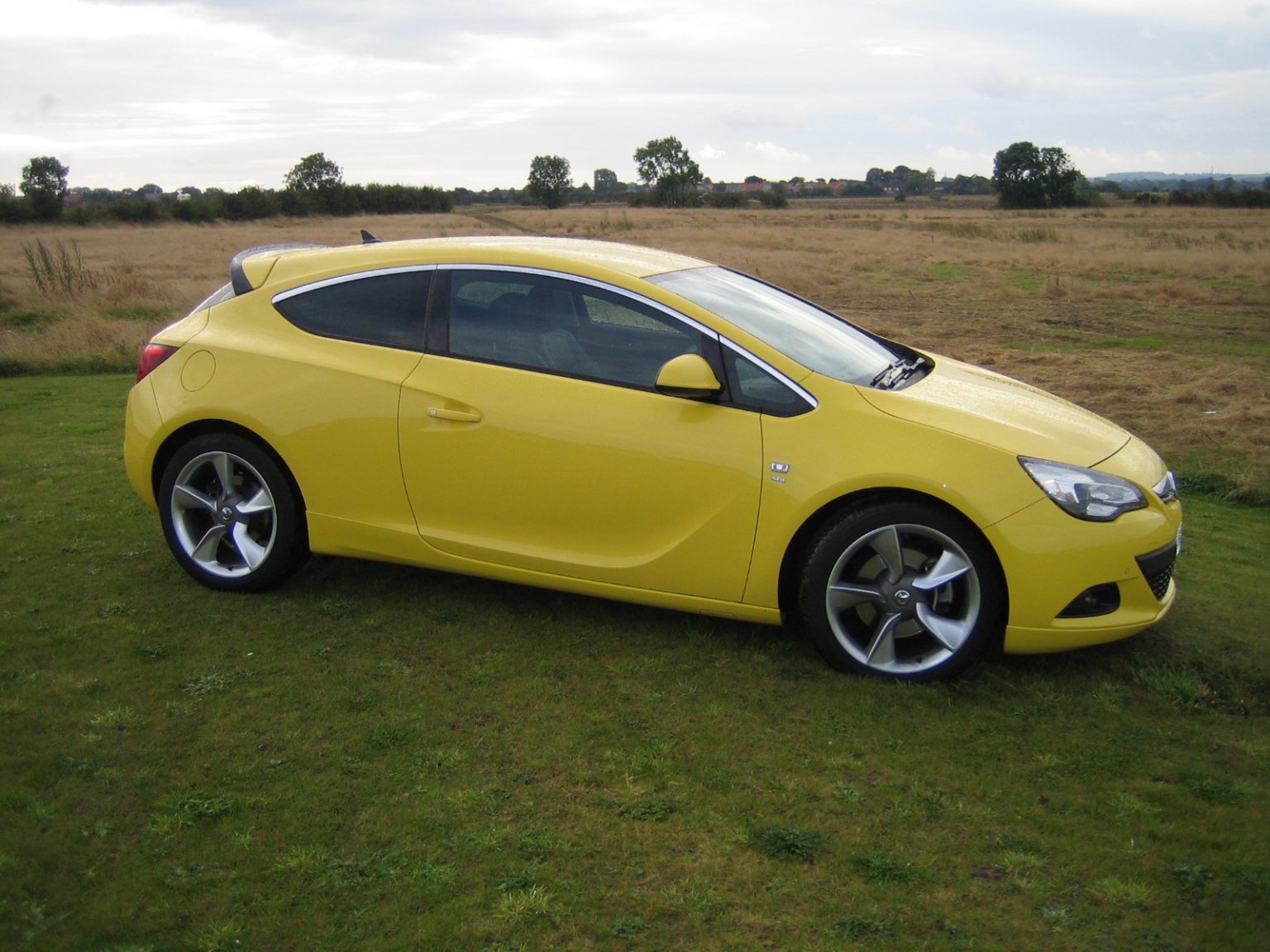 Vauxhall Astra GTC SRi 006 - Wheel World Reviews